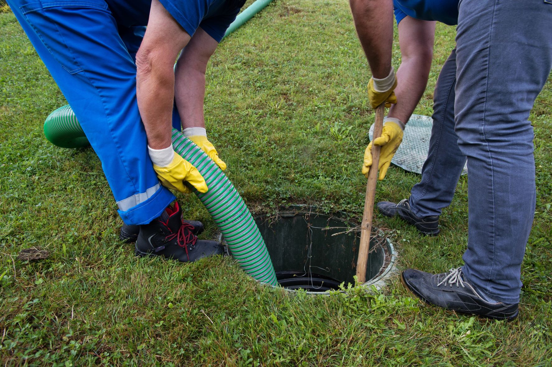 What Are the Signs That Your Septic Tank is Full? - Dr. Septic San ...